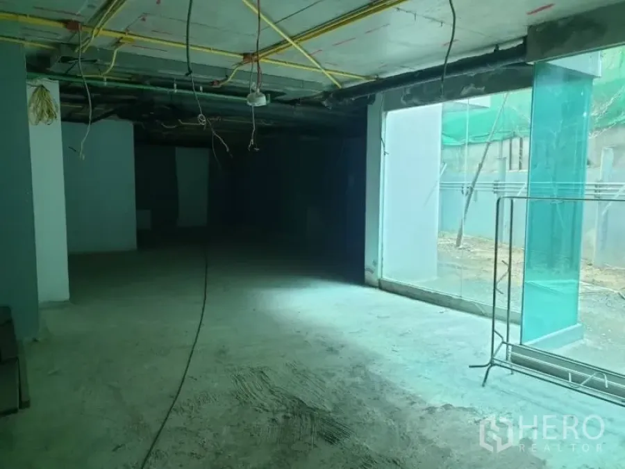 For rent Retail Space 155sqm in Khlong Toei Nuea, Watthana, Bangkok BTS ...